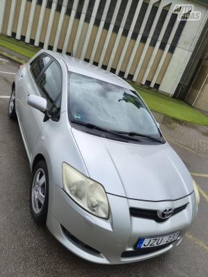 Pelēks Toyota Auris 2008 Kauņa, ar dzinēja tilpumu 2.00 L un nobraukumu 210 tūkst. km par 2700 €, foto 19 vietnē AUTOMOTO.COM.LV