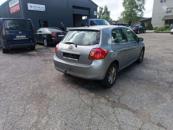 Pelēks Toyota Auris 2008 Šauļi, ar dzinēja tilpumu 2.00 L un nobraukumu 240 tūkst. km par 1900 €, foto 3 vietnē AUTOMOTO.COM.LV