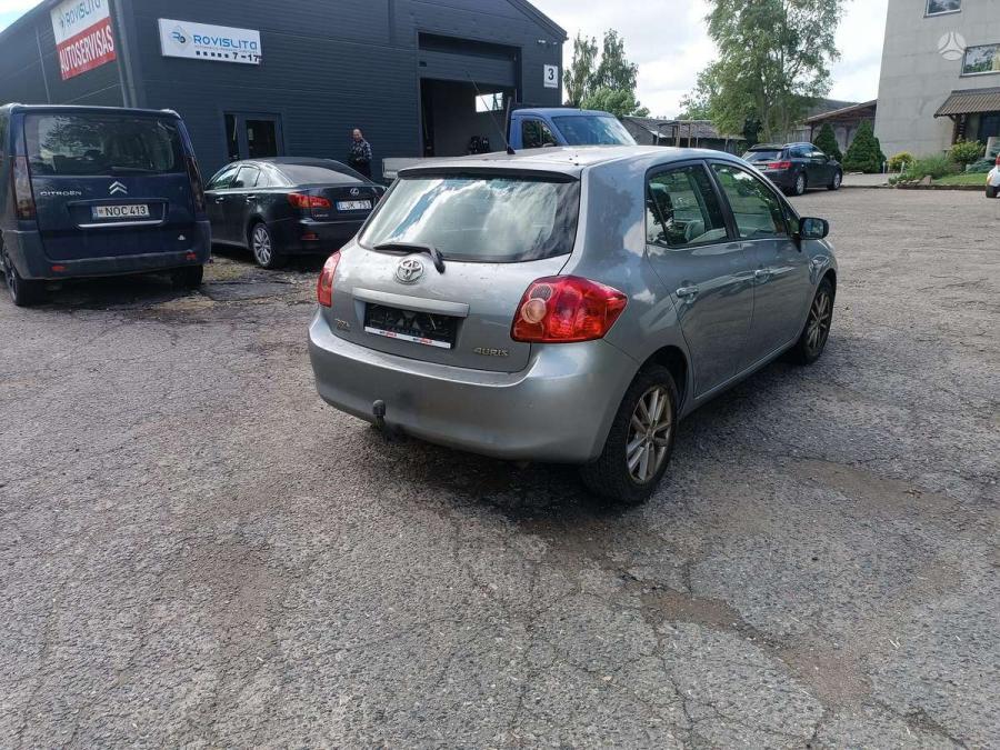 Серый Тойота Аурис 2008 в Шяуляй, объемом двигателя 2.00 л и пробегом 240 тыс. км за 1900 €, фото 4 на AUTOMOTO.COM.LV