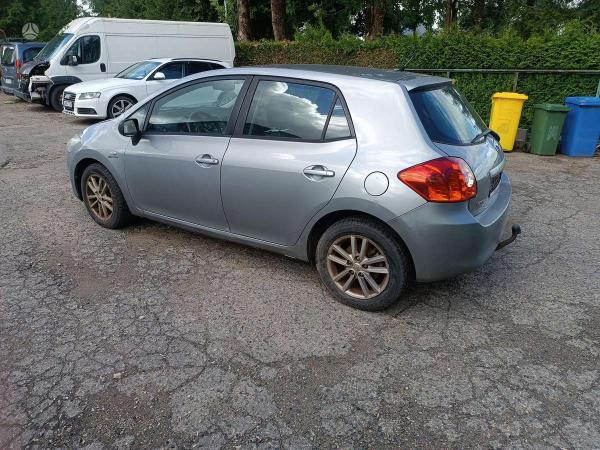 Pelēks Toyota Auris 2008 Šauļi, ar dzinēja tilpumu 2.00 L un nobraukumu 240 tūkst. km par 1900 €, foto 4 vietnē AUTOMOTO.COM.LV