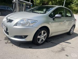 Pelēks Toyota Auris 2008 Viļņa, ar dzinēja tilpumu 1.40 L un nobraukumu 286 tūkst. km par 2200 €, foto  vietnē AUTOMOTO.COM.LV