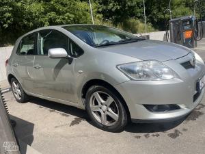 Pelēks Toyota Auris 2008 Viļņa, ar dzinēja tilpumu 1.40 L un nobraukumu 286 tūkst. km par 2200 €, foto 3 vietnē AUTOMOTO.COM.LV
