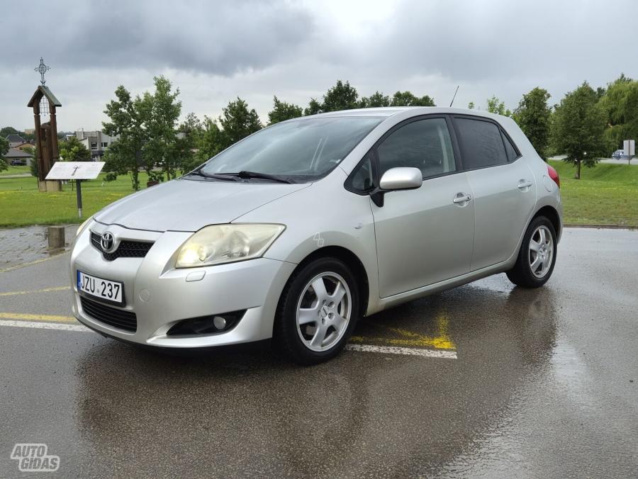 Pelēks Toyota Auris 2008 Kauņa, ar dzinēja tilpumu 2.00 L un nobraukumu 210 tūkst. km par 2700 €, foto 1 vietnē AUTOMOTO.COM.LV