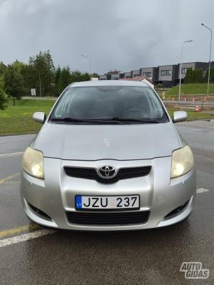 Pelēks Toyota Auris 2008 Kauņa, ar dzinēja tilpumu 2.00 L un nobraukumu 210 tūkst. km par 2700 €, foto 3 vietnē AUTOMOTO.COM.LV