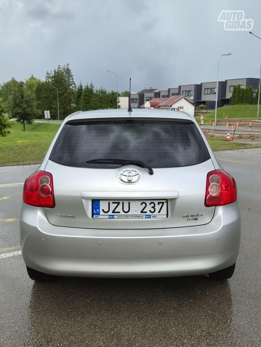 Pelēks Toyota Auris 2008 Kauņa, ar dzinēja tilpumu 2.00 L un nobraukumu 210 tūkst. km par 2700 €, foto 6 vietnē AUTOMOTO.COM.LV
