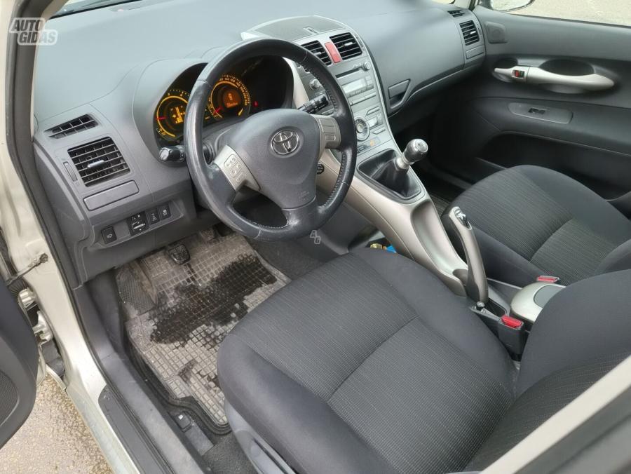 Pelēks Toyota Auris 2008 Kauņa, ar dzinēja tilpumu 2.00 L un nobraukumu 210 tūkst. km par 2700 €, foto 8 vietnē AUTOMOTO.COM.LV