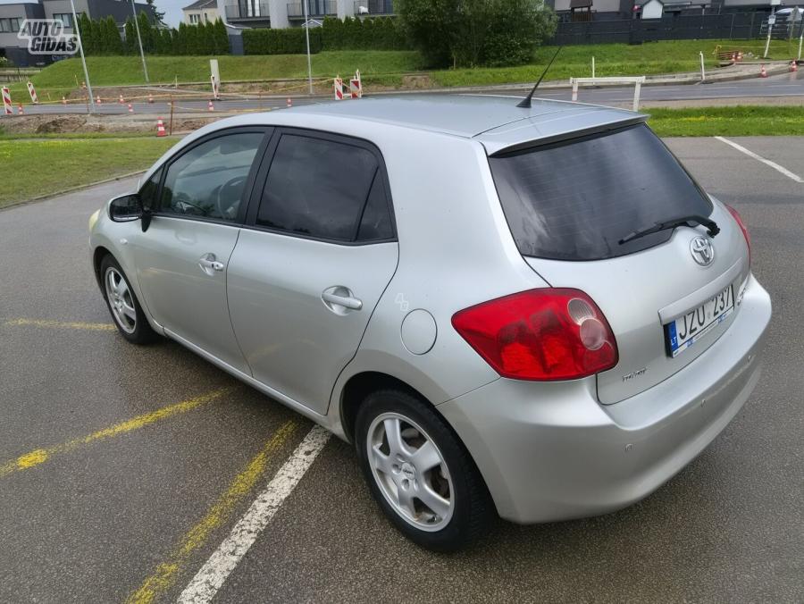 Pelēks Toyota Auris 2008 Kauņa, ar dzinēja tilpumu 2.00 L un nobraukumu 210 tūkst. km par 2700 €, foto 17 vietnē AUTOMOTO.COM.LV