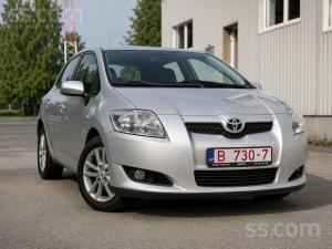 Pelēks Toyota Auris 2008 Rīga, ar dzinēja tilpumu 2.00 L un nobraukumu 232 tūkst. km par 2650 €, foto  vietnē AUTOMOTO.COM.LV