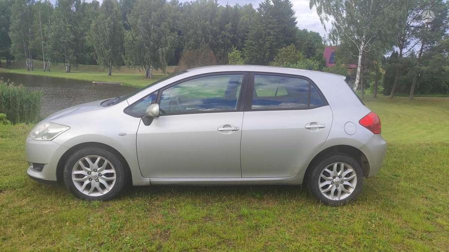 Pelēks Toyota Auris 2008 Širvintos, ar dzinēja tilpumu 2.00 L un nobraukumu 294 tūkst. km par 2100 €, foto 4 vietnē AUTOMOTO.COM.LV