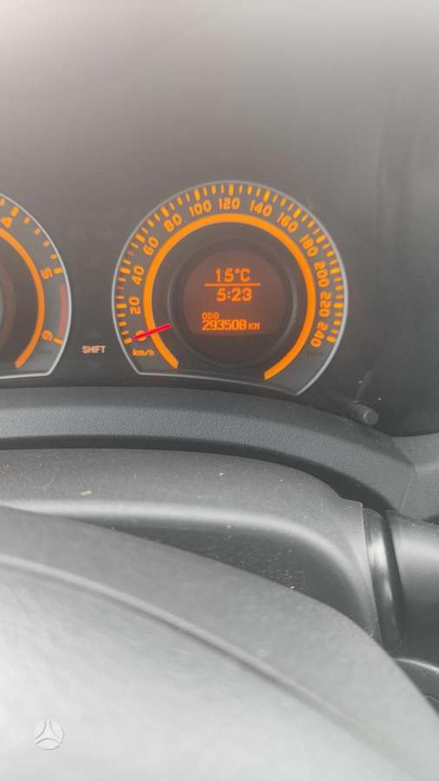 Pelēks Toyota Auris 2008 Širvintos, ar dzinēja tilpumu 2.00 L un nobraukumu 294 tūkst. km par 2100 €, foto 6 vietnē AUTOMOTO.COM.LV