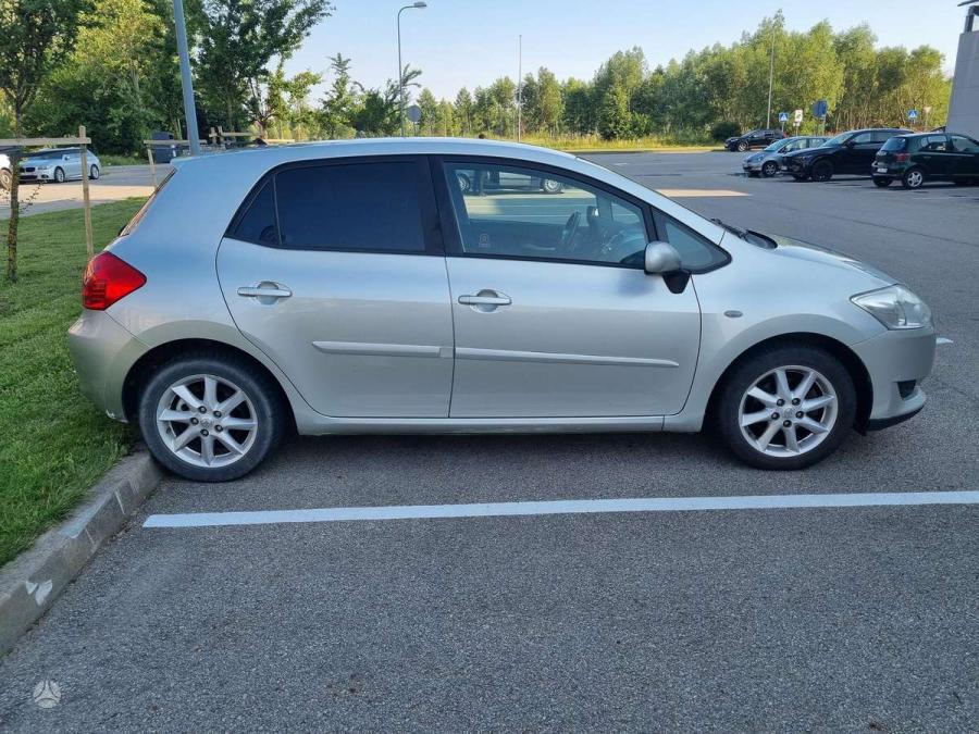 Pelēks Toyota Auris 2008 Klaipėda, ar dzinēja tilpumu 1.60 L un nobraukumu 152 tūkst. km par 2850 €, foto 4 vietnē AUTOMOTO.COM.LV