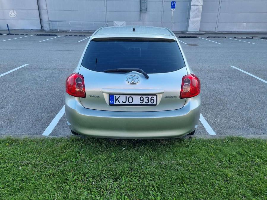 Pelēks Toyota Auris 2008 Klaipėda, ar dzinēja tilpumu 1.60 L un nobraukumu 152 tūkst. km par 2850 €, foto 5 vietnē AUTOMOTO.COM.LV