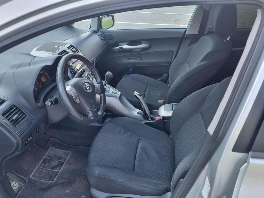 Pelēks Toyota Auris 2008 Klaipėda, ar dzinēja tilpumu 1.60 L un nobraukumu 152 tūkst. km par 2850 €, foto 7 vietnē AUTOMOTO.COM.LV