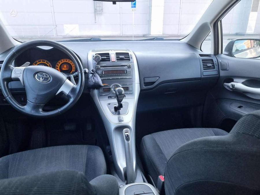 Pelēks Toyota Auris 2008 Klaipėda, ar dzinēja tilpumu 1.60 L un nobraukumu 152 tūkst. km par 2850 €, foto 8 vietnē AUTOMOTO.COM.LV