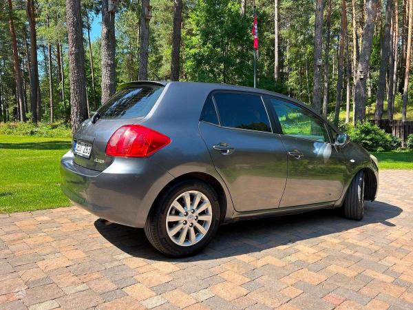 Grey Toyota Auris 2008 in Moletai, with an engine capacity of 1.36 L and mileage of 206 thousand km for 2500 €, photo 6 on AUTOMOTO.COM.LV