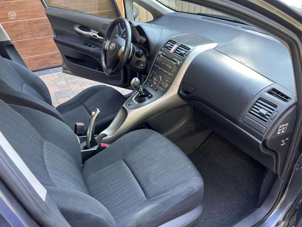 Grey Toyota Auris 2008 in Moletai, with an engine capacity of 1.36 L and mileage of 206 thousand km for 2500 €, photo 8 on AUTOMOTO.COM.LV