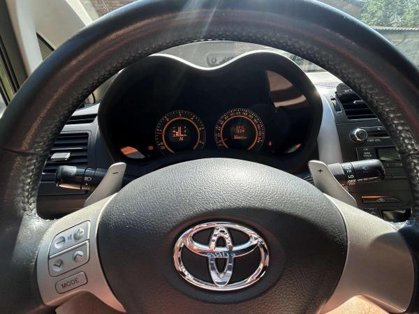 Grey Toyota Auris 2008 in Moletai, with an engine capacity of 1.36 L and mileage of 206 thousand km for 2500 €, photo 9 on AUTOMOTO.COM.LV