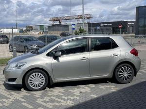 Grey Toyota Auris 2008 in Siauliai, with an engine capacity of 1.36 L and mileage of 327 thousand km for 1650 €, photo 5 on AUTOMOTO.COM.LV
