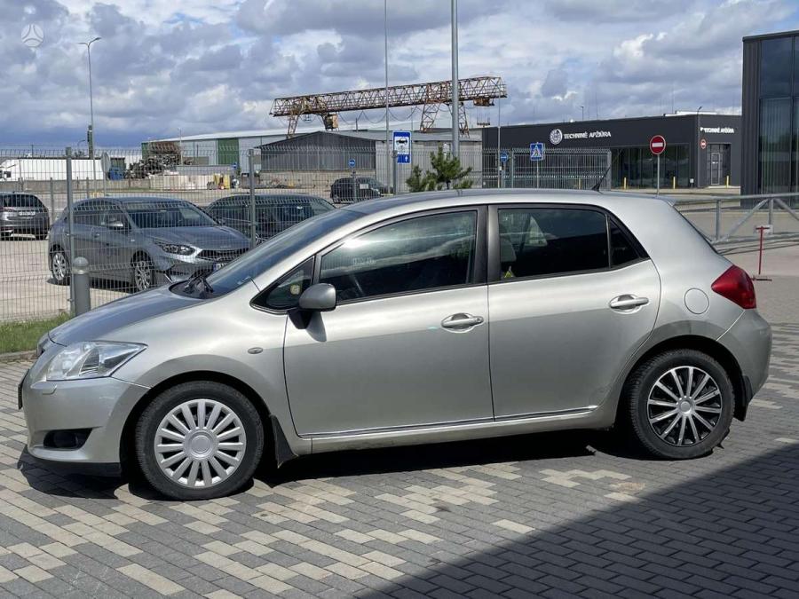 Grey Toyota Auris 2008 in Siauliai, with an engine capacity of 1.36 L and mileage of 327 thousand km for 1650 €, photo 5 on AUTOMOTO.COM.LV
