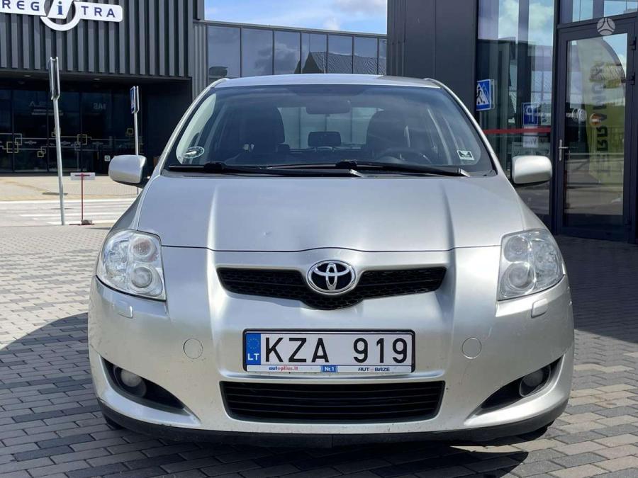 Grey Toyota Auris 2008 in Siauliai, with an engine capacity of 1.36 L and mileage of 327 thousand km for 1650 €, photo 6 on AUTOMOTO.COM.LV