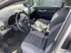 Grey Toyota Auris 2008 in Siauliai, with an engine capacity of 1.36 L and mileage of 327 thousand km for 1650 €, photo 9 on AUTOMOTO.COM.LV