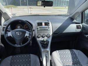 Grey Toyota Auris 2008 in Siauliai, with an engine capacity of 1.36 L and mileage of 327 thousand km for 1650 €, photo 11 on AUTOMOTO.COM.LV