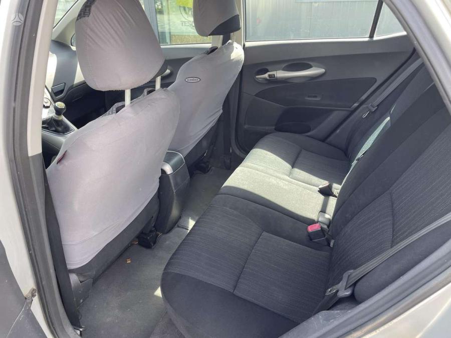 Grey Toyota Auris 2008 in Siauliai, with an engine capacity of 1.36 L and mileage of 327 thousand km for 1650 €, photo 13 on AUTOMOTO.COM.LV