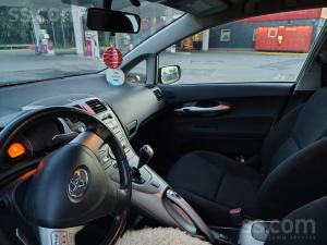 Pelēks Toyota Auris 2008 Rīga, ar dzinēja tilpumu 1.60 L un nobraukumu 202 tūkst. km par 2300 €, foto  vietnē AUTOMOTO.COM.LV