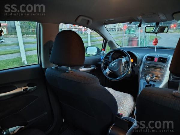 Grey Toyota Auris 2008 in Riga, with an engine capacity of 1.60 L and mileage of 202 thousand km for 2300 €, photo 2 on AUTOMOTO.COM.LV