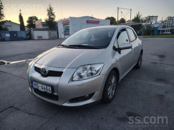 Grey Toyota Auris 2008 in Riga, with an engine capacity of 1.60 L and mileage of 202 thousand km for 2300 €, photo 5 on AUTOMOTO.COM.LV