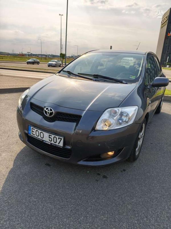 Pelēks Toyota Auris 2008 Kauņa, ar dzinēja tilpumu 2.00 L un nobraukumu 160 tūkst. km par 2200 €, foto 3 vietnē AUTOMOTO.COM.LV