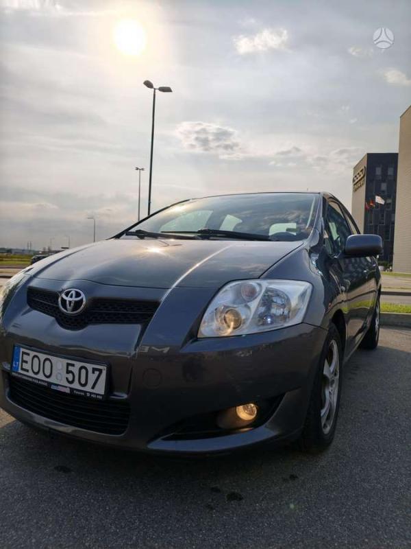 Pelēks Toyota Auris 2008 Kauņa, ar dzinēja tilpumu 2.00 L un nobraukumu 160 tūkst. km par 2200 €, foto 5 vietnē AUTOMOTO.COM.LV