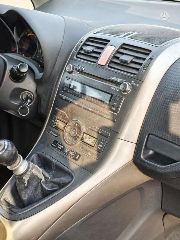 Pelēks Toyota Auris 2008 Kauņa, ar dzinēja tilpumu 2.00 L un nobraukumu 160 tūkst. km par 2200 €, foto 10 vietnē AUTOMOTO.COM.LV