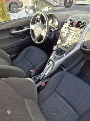Pelēks Toyota Auris 2008 Kauņa, ar dzinēja tilpumu 1.60 L un nobraukumu 213 tūkst. km par 2650 €, foto 8 vietnē AUTOMOTO.COM.LV