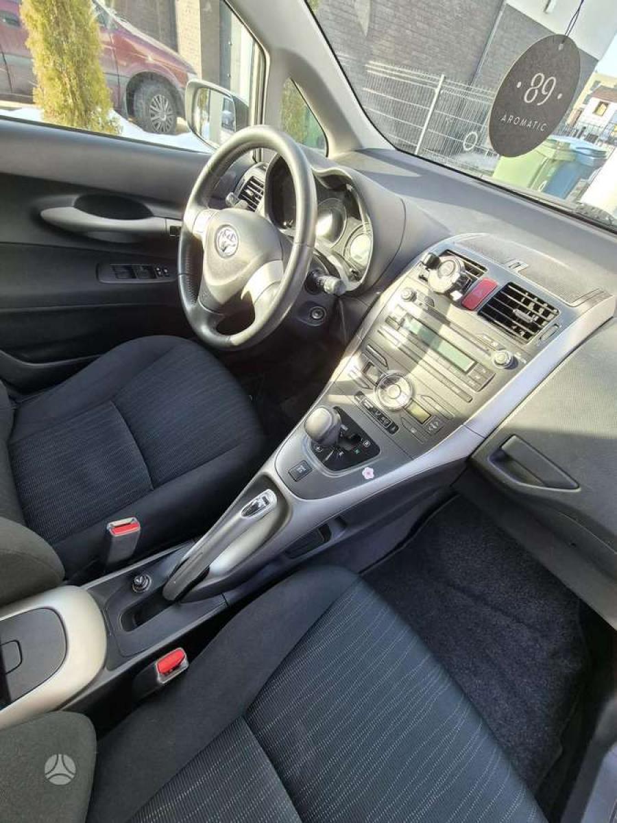Pelēks Toyota Auris 2008 Kauņa, ar dzinēja tilpumu 1.60 L un nobraukumu 213 tūkst. km par 2650 €, foto 9 vietnē AUTOMOTO.COM.LV