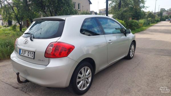 Pelēks Toyota Auris 2008 Alīta, ar dzinēja tilpumu 2.00 L un nobraukumu 285 tūkst. km par 750 €, foto 1 vietnē AUTOMOTO.COM.LV