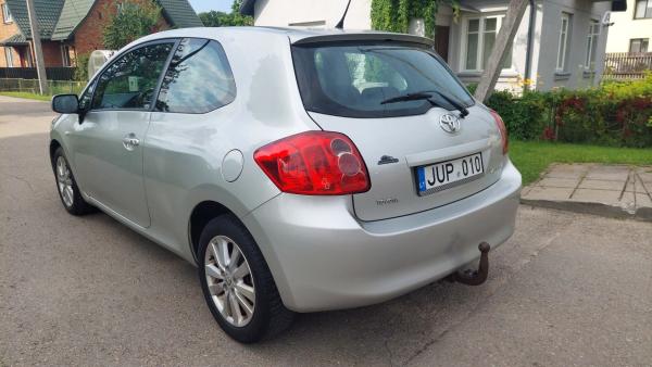 Pelēks Toyota Auris 2008 Alīta, ar dzinēja tilpumu 2.00 L un nobraukumu 285 tūkst. km par 750 €, foto 3 vietnē AUTOMOTO.COM.LV