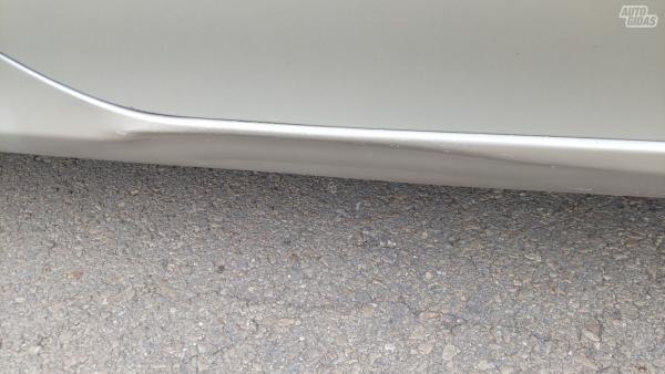 Pelēks Toyota Auris 2008 Alīta, ar dzinēja tilpumu 2.00 L un nobraukumu 285 tūkst. km par 750 €, foto 6 vietnē AUTOMOTO.COM.LV