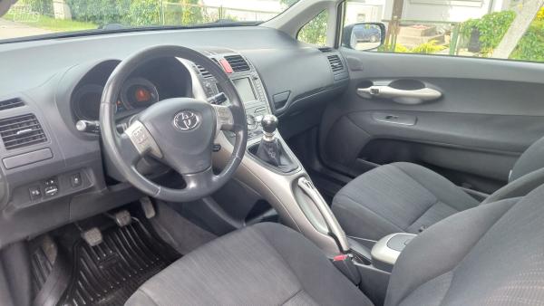 Pelēks Toyota Auris 2008 Alīta, ar dzinēja tilpumu 2.00 L un nobraukumu 285 tūkst. km par 750 €, foto 10 vietnē AUTOMOTO.COM.LV