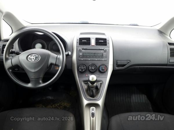 Pelēks Toyota Auris 2008 Tallina, ar dzinēja tilpumu 1.40 L un nobraukumu 87 tūkst. km par 1199 €, foto 5 vietnē AUTOMOTO.COM.LV