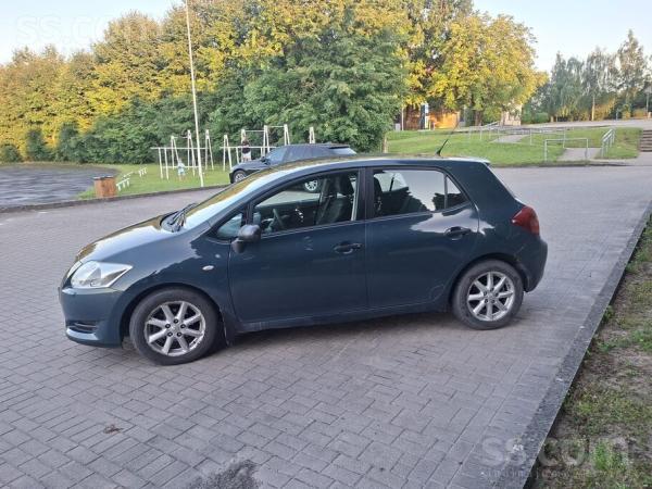 Grey Toyota Auris 2008 in Saldus, with an engine capacity of 1.40 L and mileage of 315 thousand km for 1790 €, photo 3 on AUTOMOTO.COM.LV