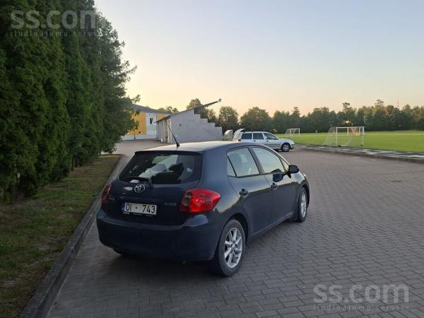 Grey Toyota Auris 2008 in Saldus, with an engine capacity of 1.40 L and mileage of 315 thousand km for 1790 €, photo 6 on AUTOMOTO.COM.LV