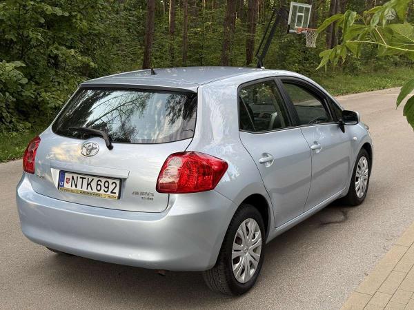 Pelēks Toyota Auris 2008 Viļņa, ar dzinēja tilpumu 1.36 L un nobraukumu 265 tūkst. km par 2700 €, foto 4 vietnē AUTOMOTO.COM.LV