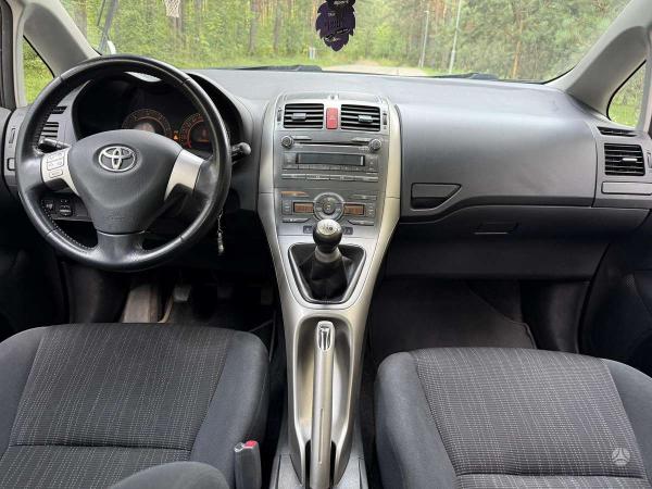 Pelēks Toyota Auris 2008 Viļņa, ar dzinēja tilpumu 1.36 L un nobraukumu 265 tūkst. km par 2700 €, foto 8 vietnē AUTOMOTO.COM.LV