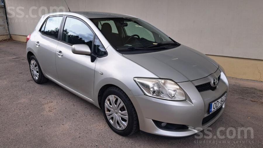 Pelēks Toyota Auris 2008 Ogre, ar dzinēja tilpumu 2.00 L un nobraukumu 266 tūkst. km par 2350 €, foto 1 vietnē AUTOMOTO.COM.LV