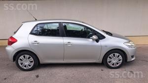Pelēks Toyota Auris 2008 Ogre, ar dzinēja tilpumu 2.00 L un nobraukumu 266 tūkst. km par 2350 €, foto 3 vietnē AUTOMOTO.COM.LV