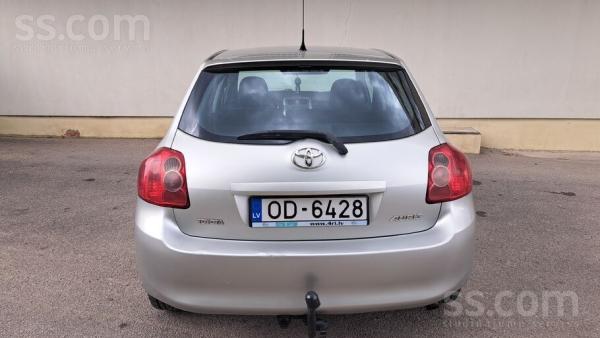 Grey Toyota Auris 2008 in Ogre, with an engine capacity of 2.00 L and mileage of 266 thousand km for 2350 €, photo 3 on AUTOMOTO.COM.LV