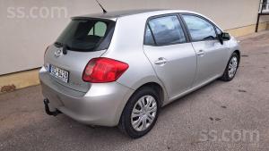 Pelēks Toyota Auris 2008 Ogre, ar dzinēja tilpumu 2.00 L un nobraukumu 266 tūkst. km par 2350 €, foto 5 vietnē AUTOMOTO.COM.LV