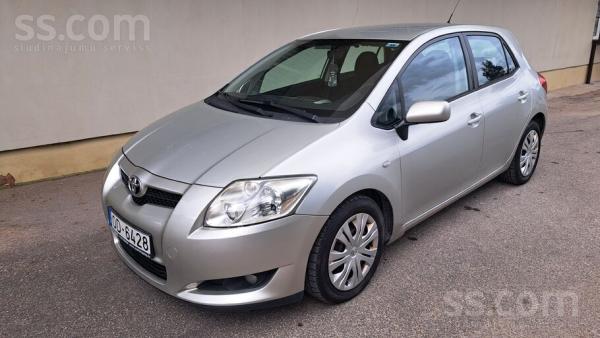 Grey Toyota Auris 2008 in Ogre, with an engine capacity of 2.00 L and mileage of 266 thousand km for 2350 €, photo 6 on AUTOMOTO.COM.LV