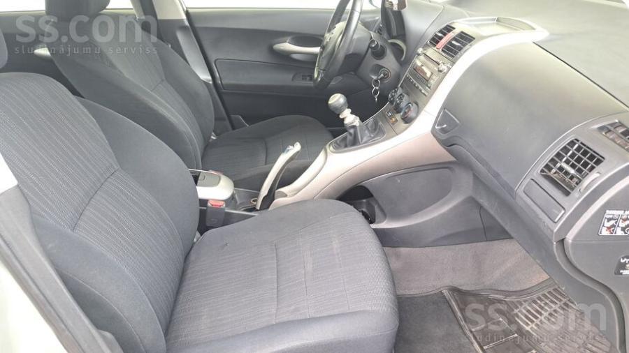 Pelēks Toyota Auris 2008 Ogre, ar dzinēja tilpumu 2.00 L un nobraukumu 266 tūkst. km par 2350 €, foto 14 vietnē AUTOMOTO.COM.LV